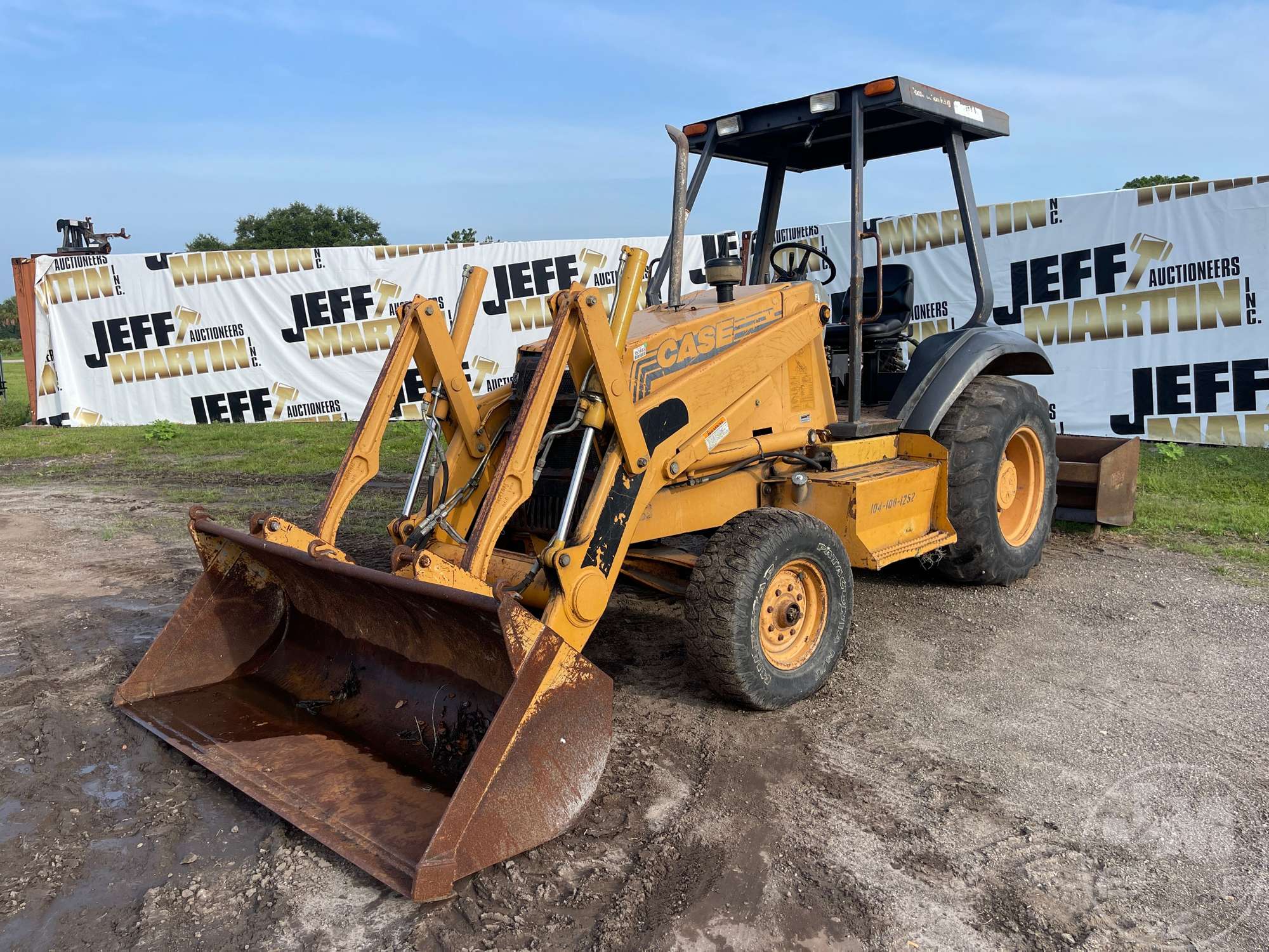 1998 Case 570 LXT For Sale (57835251) from Jeff Martin Auctioneers, Inc ...